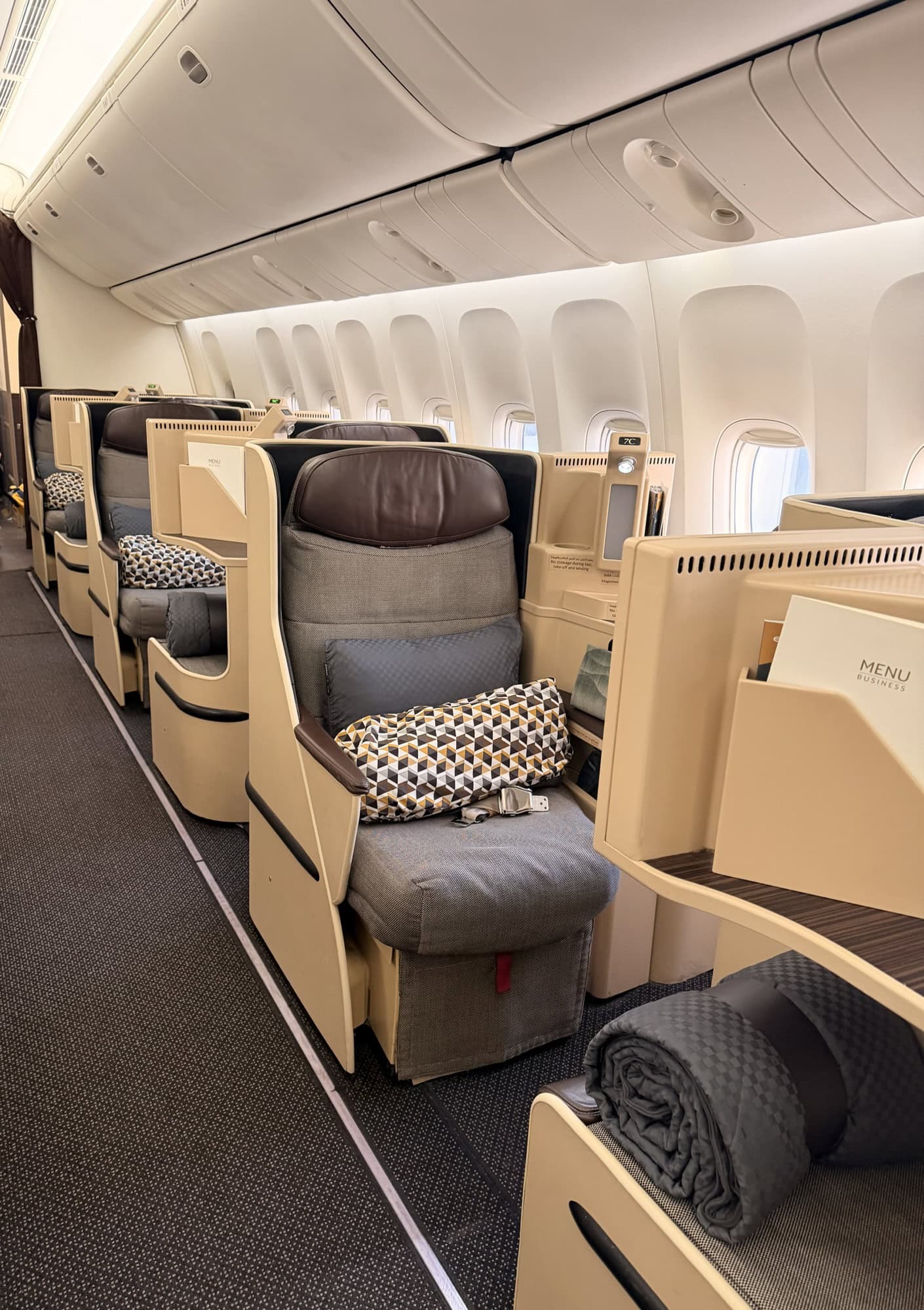 Etihad Business Class Review: Worth It on the 787-9? — LiAnn and Theo ...